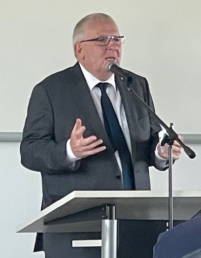 Klinik Blankenstein: Direktor Prof. André-Michael Beer verabschiedet ...